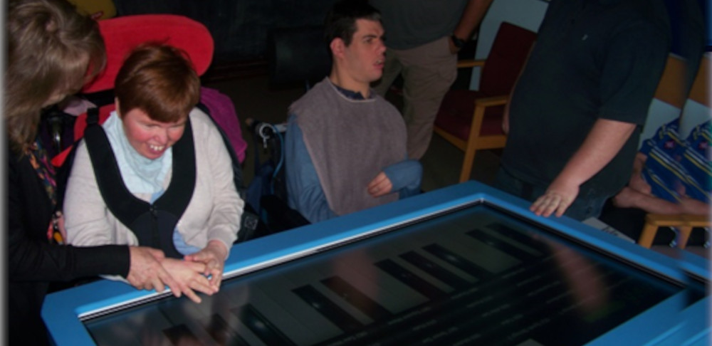 Visilift Plus - Height adjustable multi touch screen solution with tilt