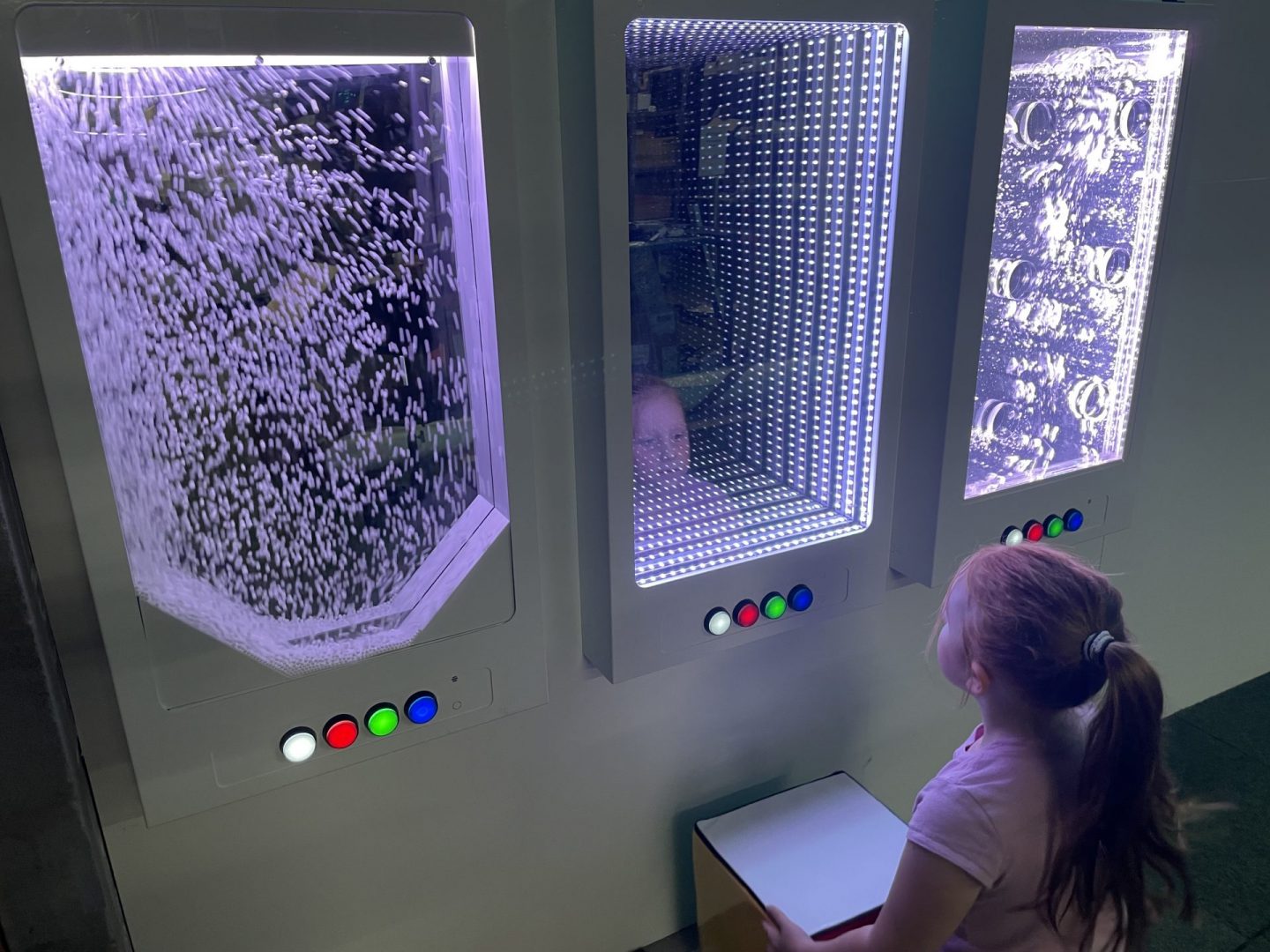 Infinity-glow -Infinity Mirror Tunnel