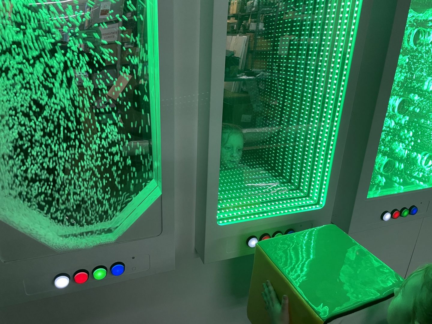 Infinity-glow -Infinity Mirror Tunnel